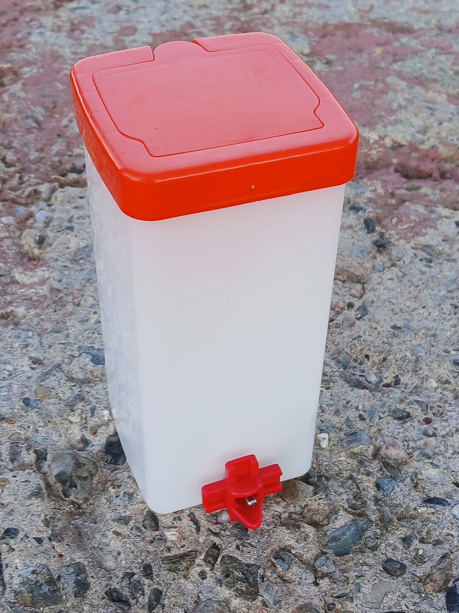 Bullet Drinker 1L – Chicken Caravan